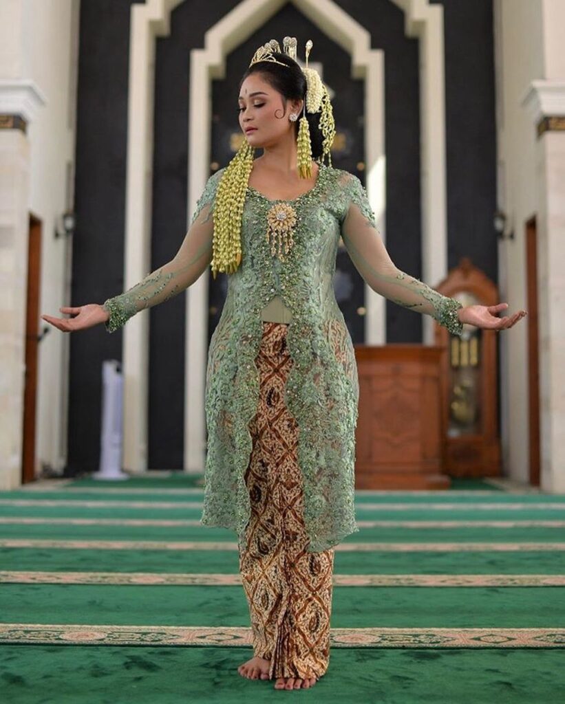 4 Things to Know about Traditional Costume Fashion - TheSite.org